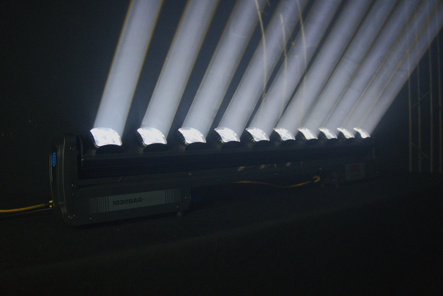 1030 BAR BEAM Steelpro – Barra LED RGBW 300W con 127 Efectos y Control ...